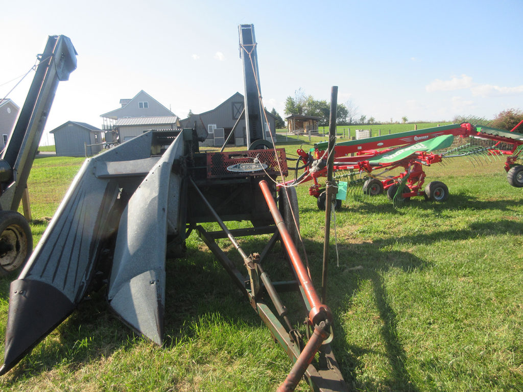 Corn Picker (New Idea 323)