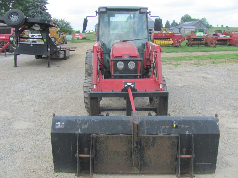 Tractor (Massey Ferguson 1652)