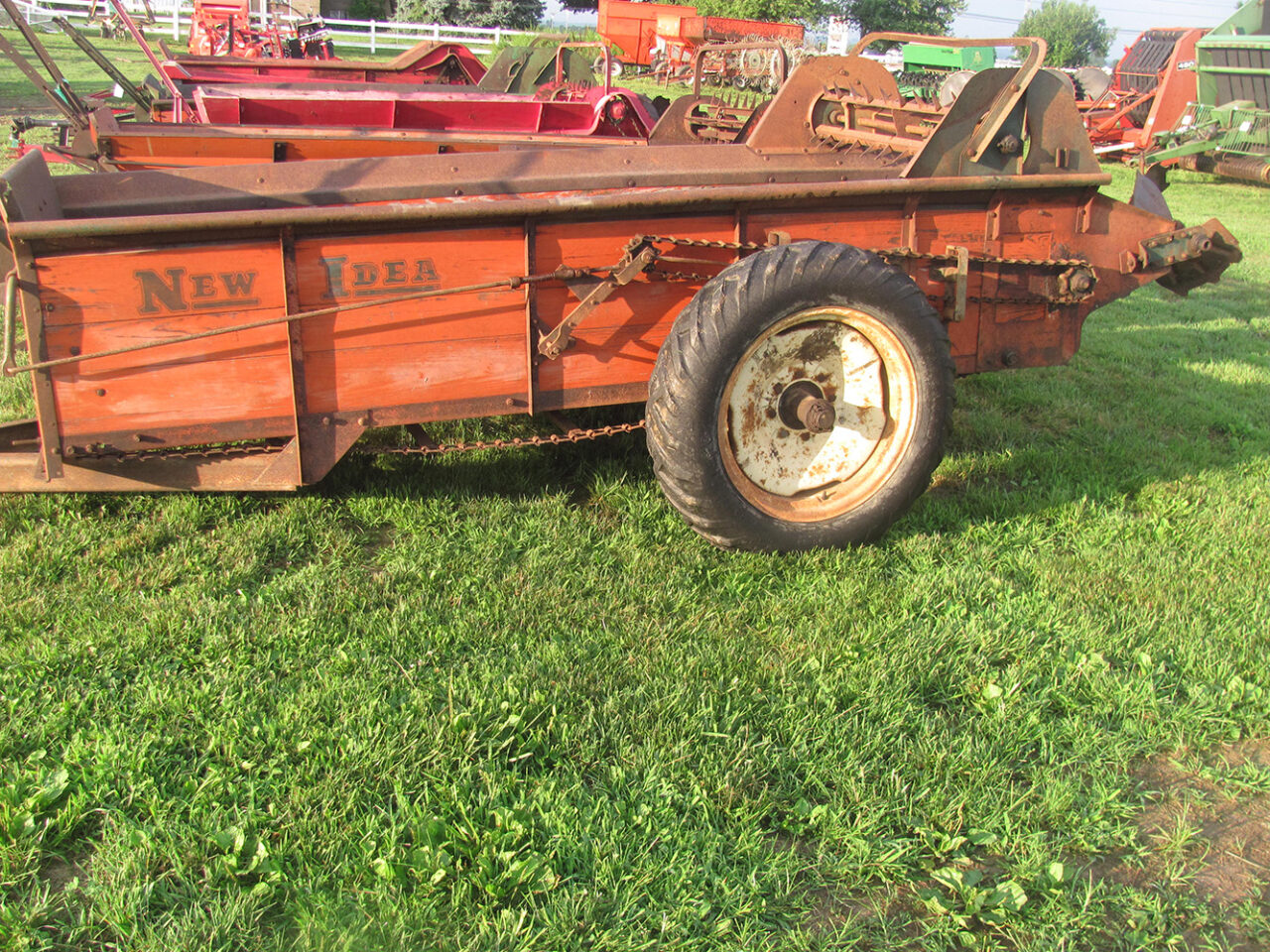 Manure Spreader (New Idea 206)